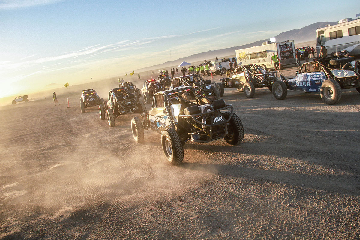 1600 Class Buggies Wage War in the Desert - DirtSportsWorld