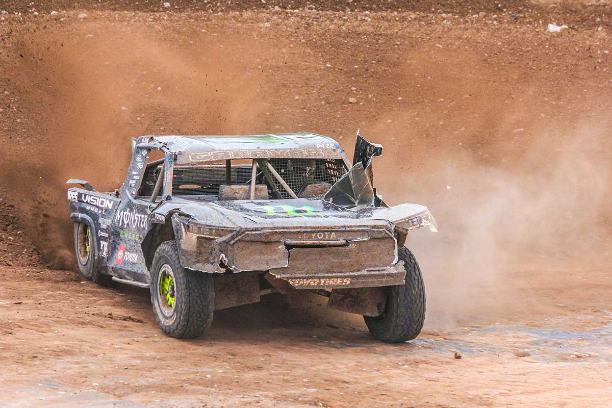 Johnny Greaves Wins Wild Pro-4 Race at Dirt City - DirtSportsWorld